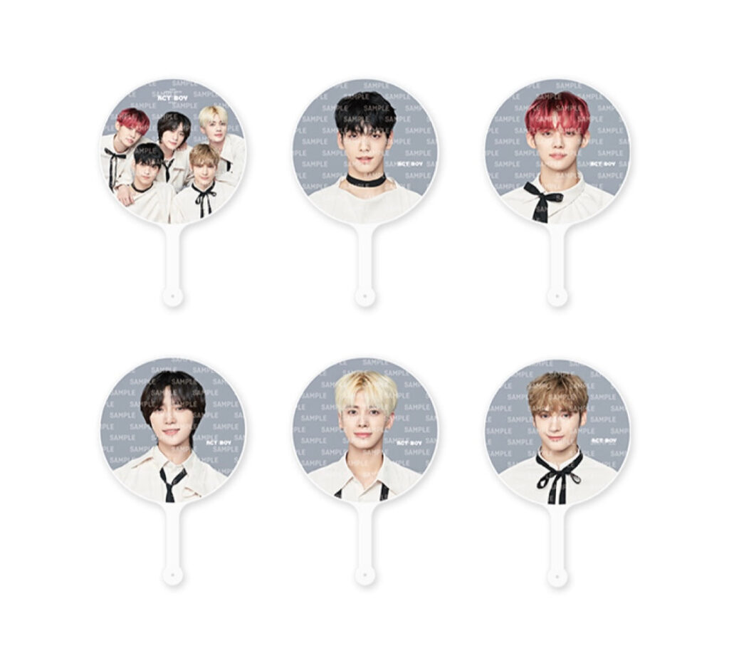 うちわやぬいぐるみも人気！TOMORROW X TOGETHER(TXT)の公式グッズを一覧で紹介＆買い方も徹底解説！